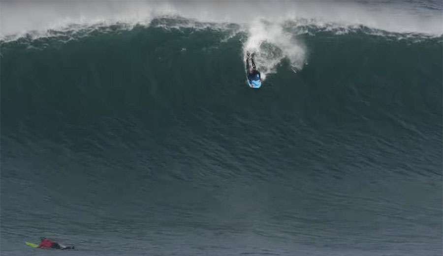 Bodyboarder leyenda Mike Stewart en Nazaré Gigante - TODOSURF